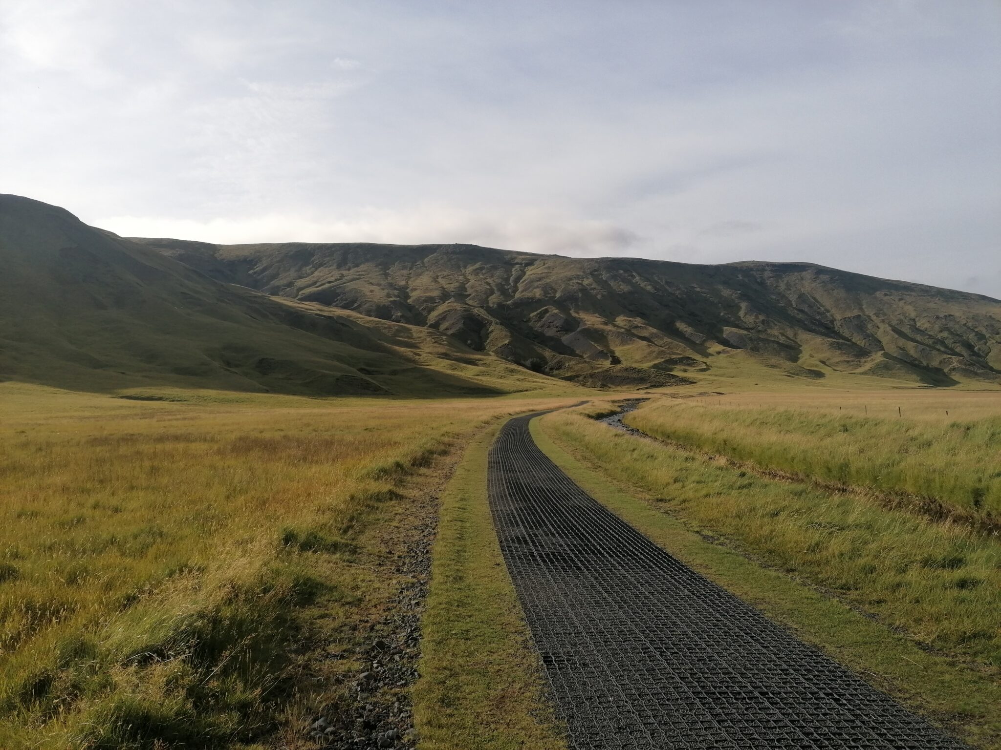 Gejzery Islandii – Geysir i Strokkur w dolinie geotermalnej Haukadalur